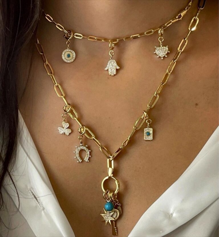 Exquisite piece-elegant-symbolism-charm-shimmering diamonds